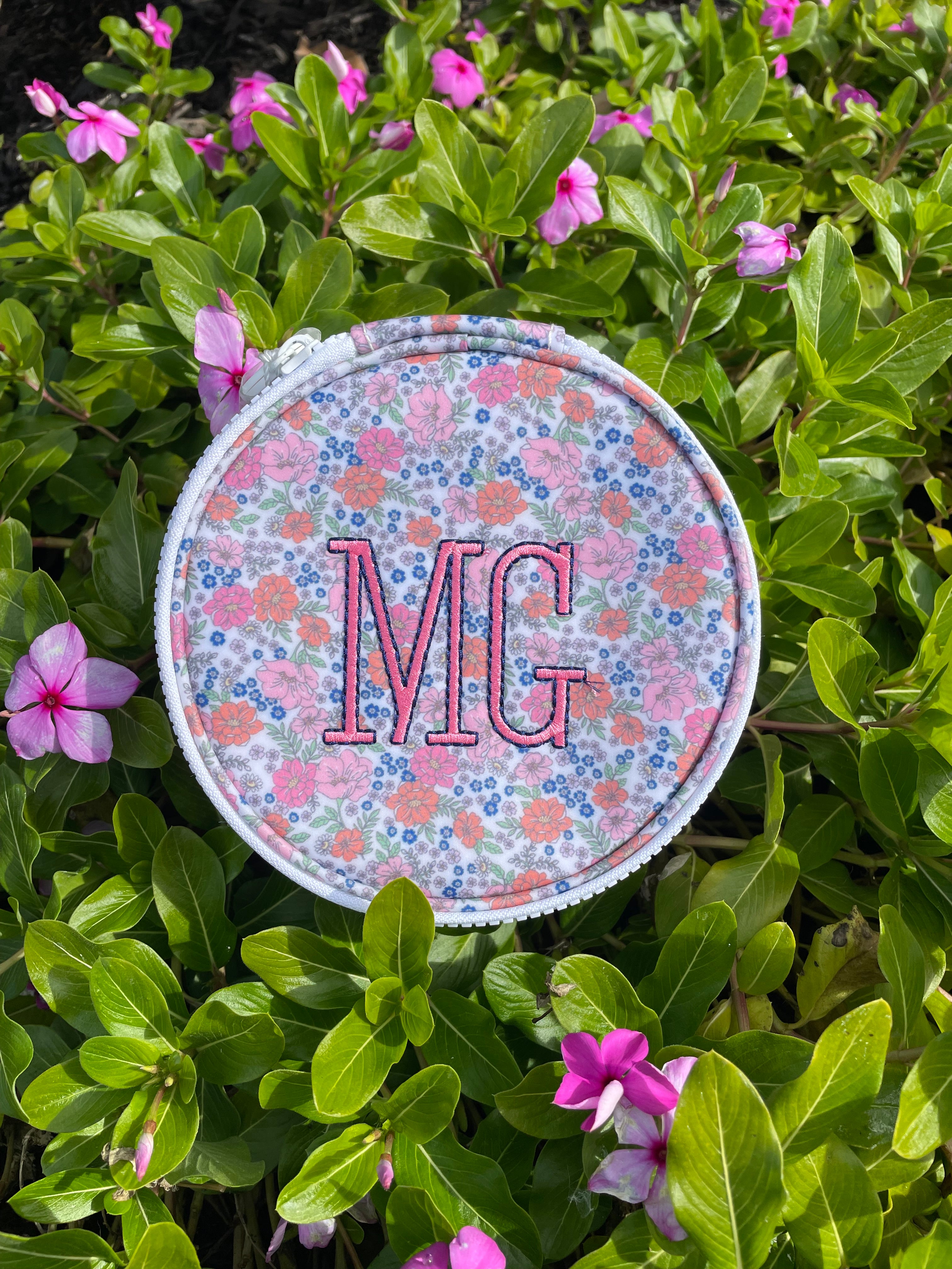 TRVL Round Jewelry Bag – Ribbon & Vine Embroidery